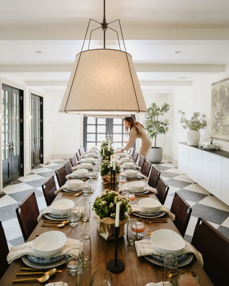 12 Tips for How to Host and Make Your Guests Feel Completely at Ease