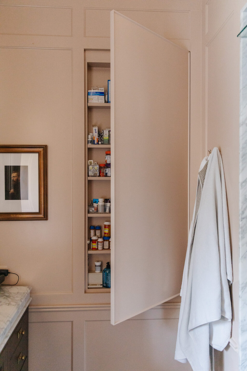 The Secret to a Clutter-Free Bathroom: All Our hidden Built-In Storage ...