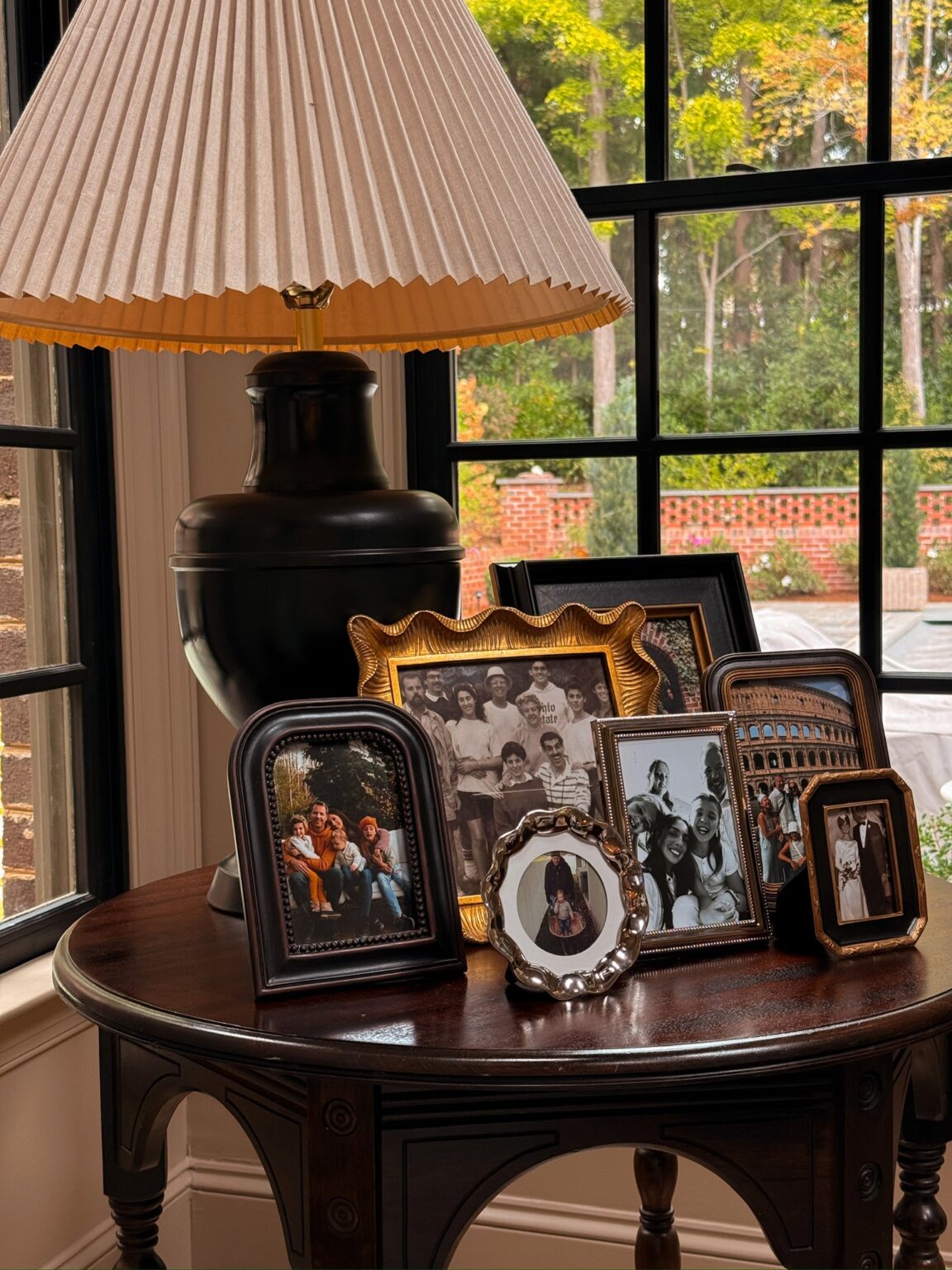 How to Style a Tabletop Gallery ( + A Round Up Of Our Favorite Frames ...